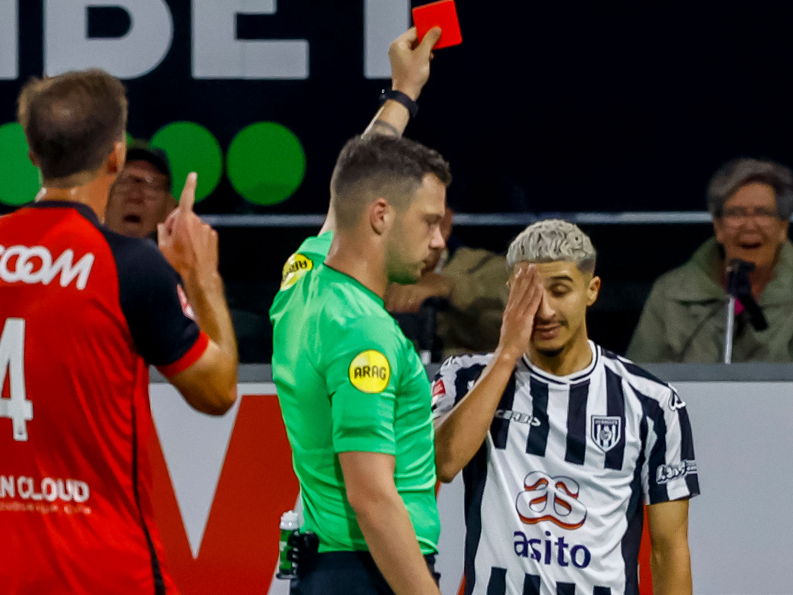 Anas Ouahim voor vier duels geschorst